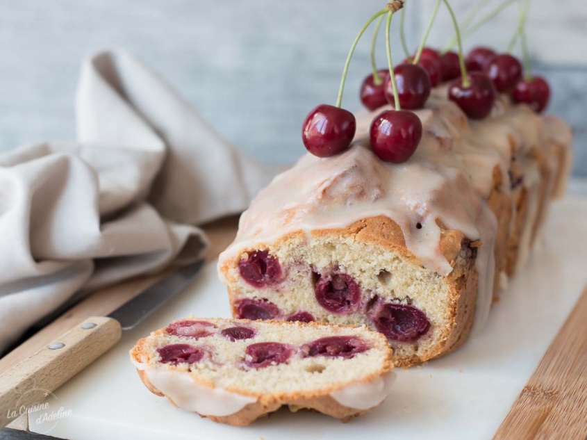 Cake aux cerises moelleux et gourmand - La Cuisine d'Adeline